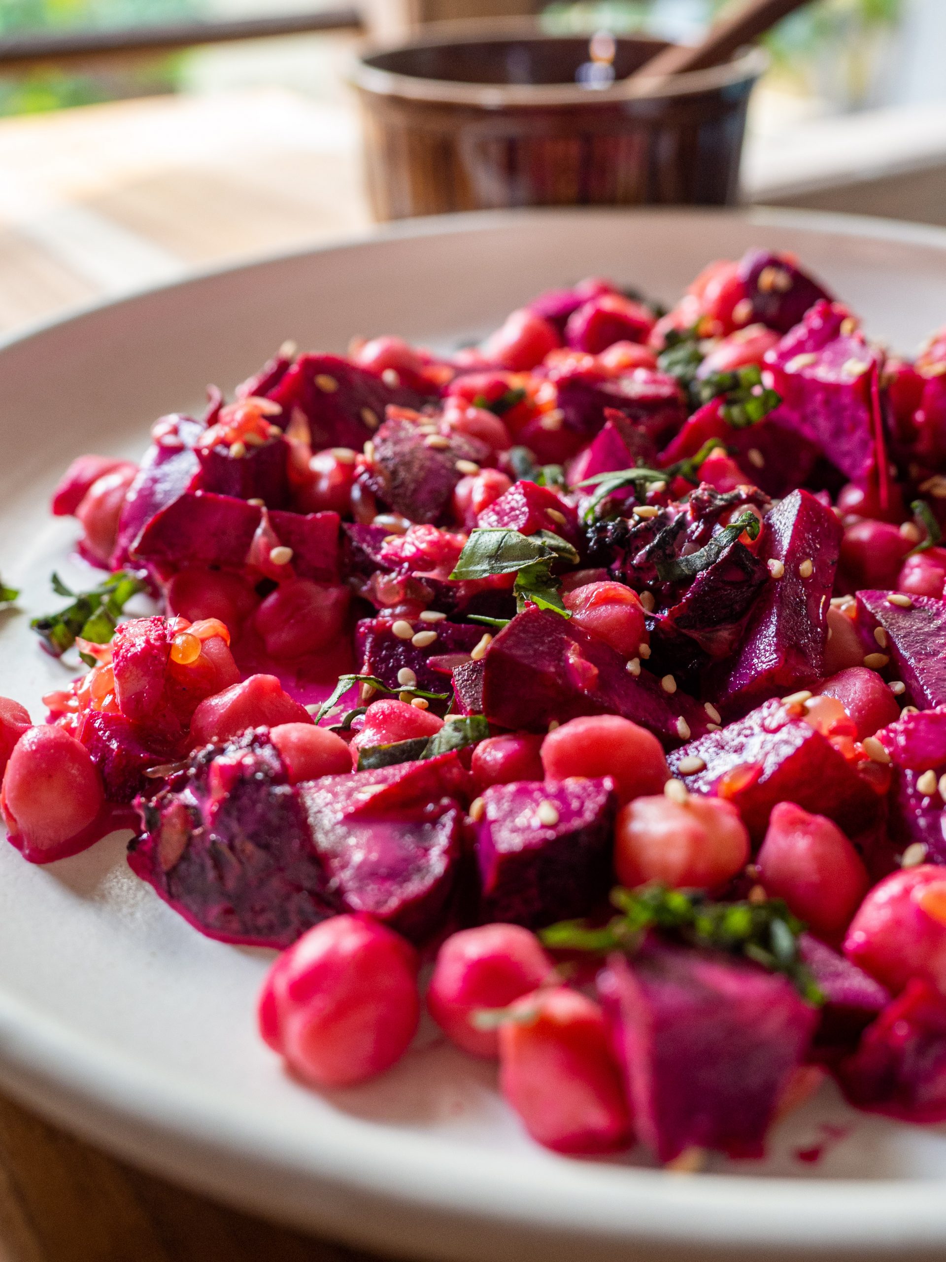 Salade de betterave, clémentine et pois chiche, sauce tahini